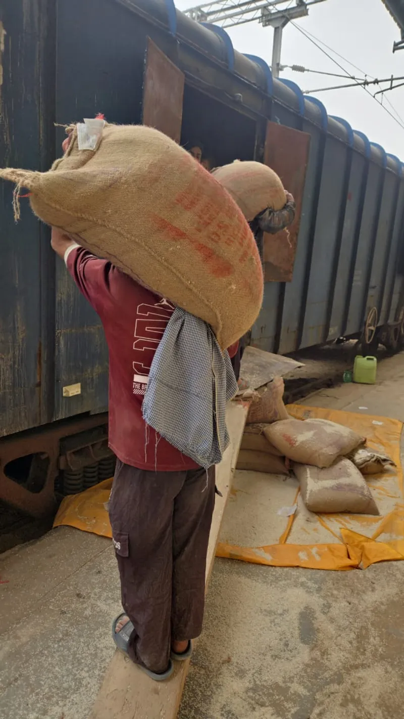 Historic Milestone: First-Ever FCI Foodgrain Freight Rake Reaches ...