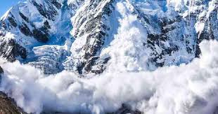 Caught on CCTV: Swoosh of snow sweeps Sonamarg after avalanche, no ...